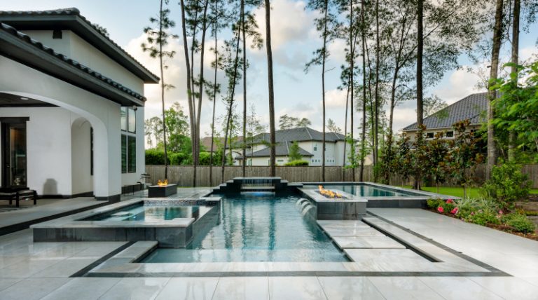 Regal Pools - Just so cool - Construction View Magazine